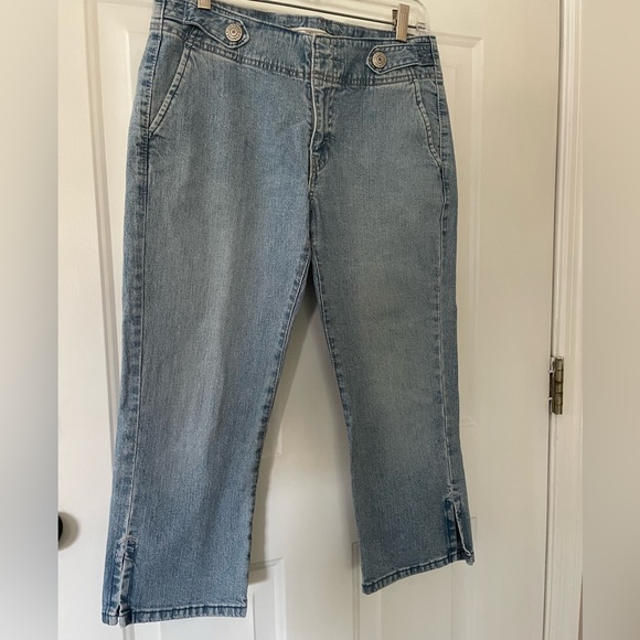 Levi's | Jeans | Levis Capri Jeans Light Wash Great Shape | Poshmark
